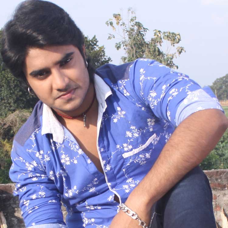 Pradeep Pandey Bio, Family Details, Girlfriend Name, Wife Name & Age - info Knocks