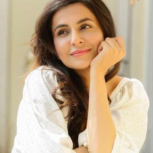 Roop Durgapal Height, Parents, Affairs, Husband Name, Age & Income ...