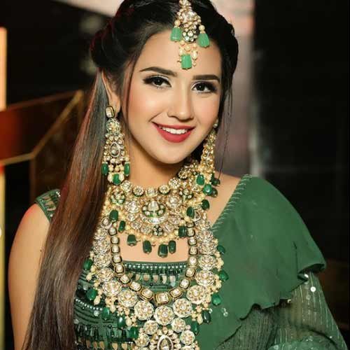 Roshni Walia Height, Parents, Affairs, Husband Name, Age & Income ...
