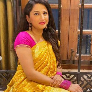 Rucha Hasabnis Height, Parents, Affairs, Husband Name, Age & Income ...
