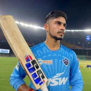 Praveen Dubey Height, Parents, Wife Name, Income & Age - info Knocks